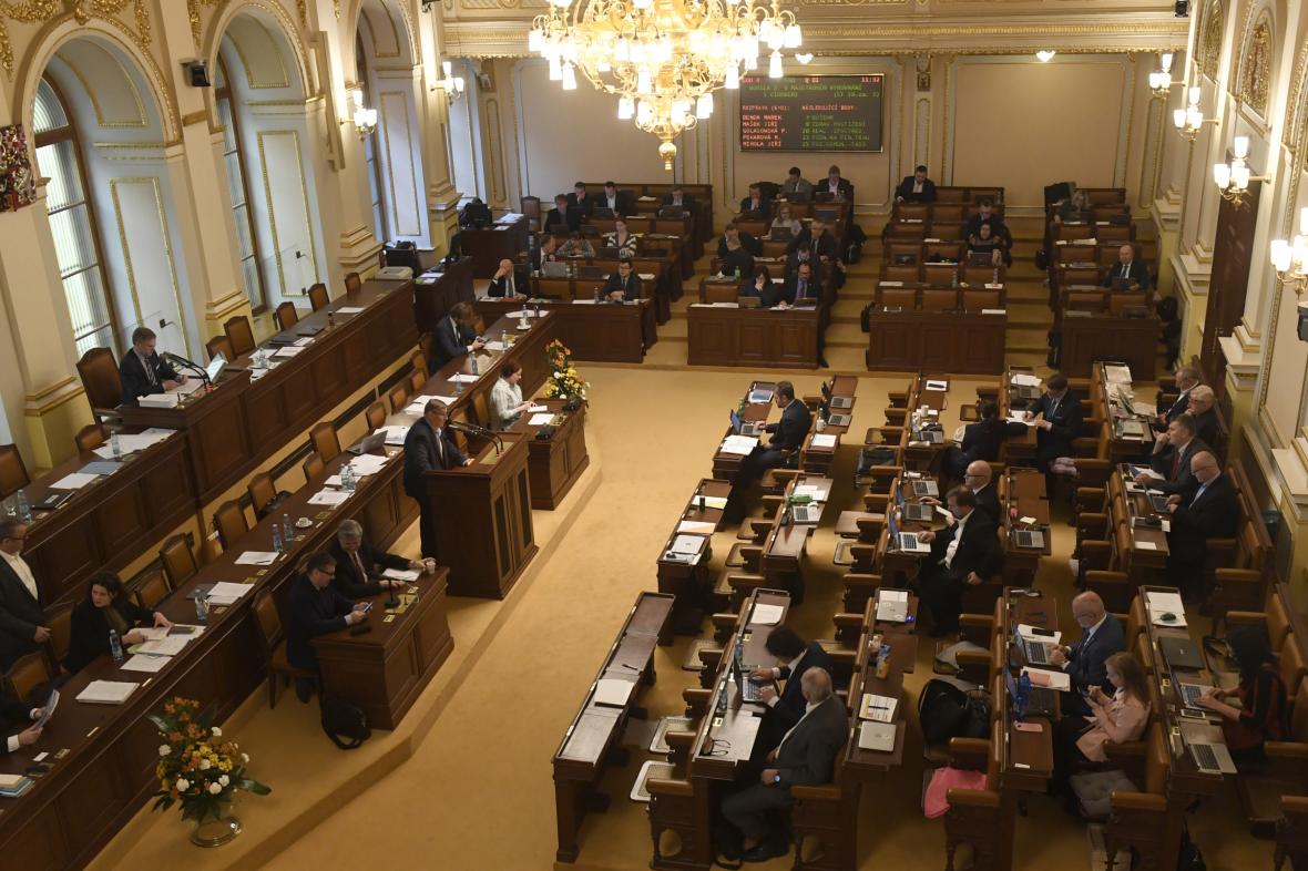 Petr Vlk: Žumpa jménem sněmovna – INFOKURÝR